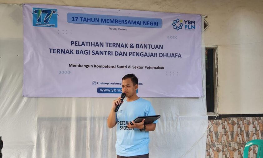 Milad Ke-17, YBM PLN Gelar Pembinaan dan Salurkan Bantuan 90 Ekor Domba ke Santri Dhuafa di Karawang