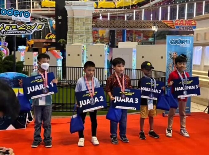 Siswa Sekolah Prestasi Global Raih Juara Satu Lomba Coding Competition Nasional 2023