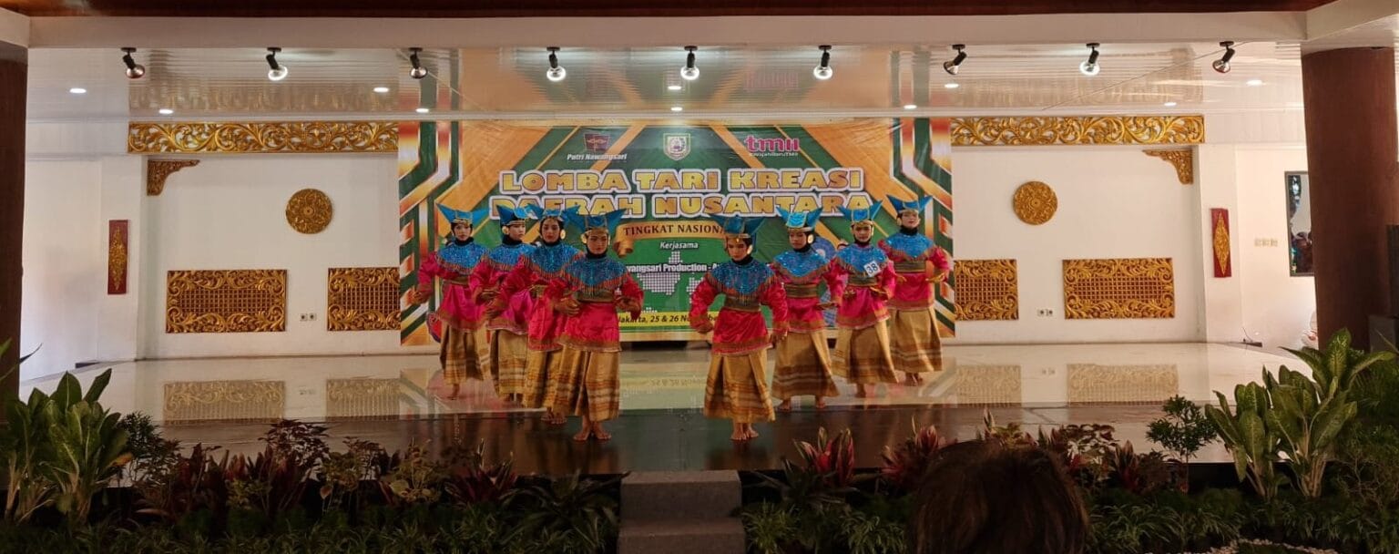 Tim Tari SD Prestasi Global Depok Juara Lomba Tari Kreasi Daerah ...