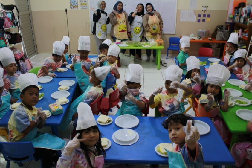 POMG Sekolah KB -TK Prestasi Global Adakan Kegiatan Fun Cooking POMG Sekolah KB -TK Prestasi Global Adakan Kegiatan Fun Cooking