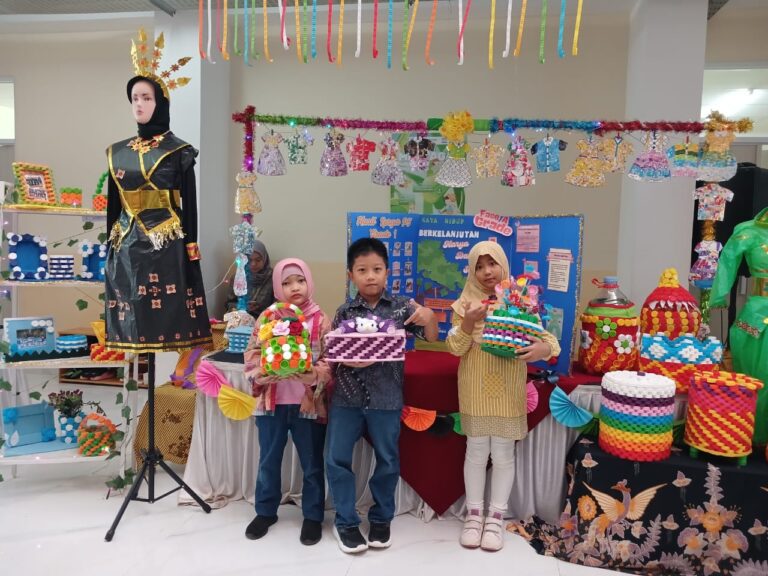Karya Kreatif Siswa Kelas 1 SD Prestasi Global-Depok di Acara PresGo ...