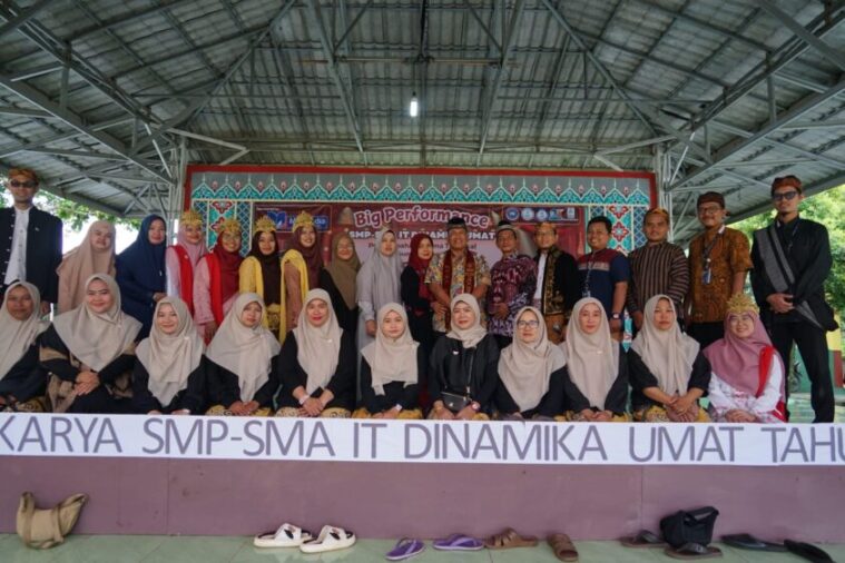 SMP-SMA IT Dinamika Umat Gelar Big Performance
