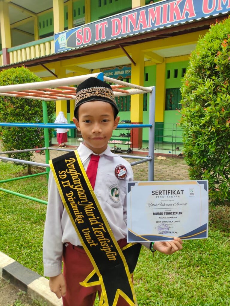 SD IT Dinamika Umat Beri Apresiasi Murid Ter- Setiap Bulan