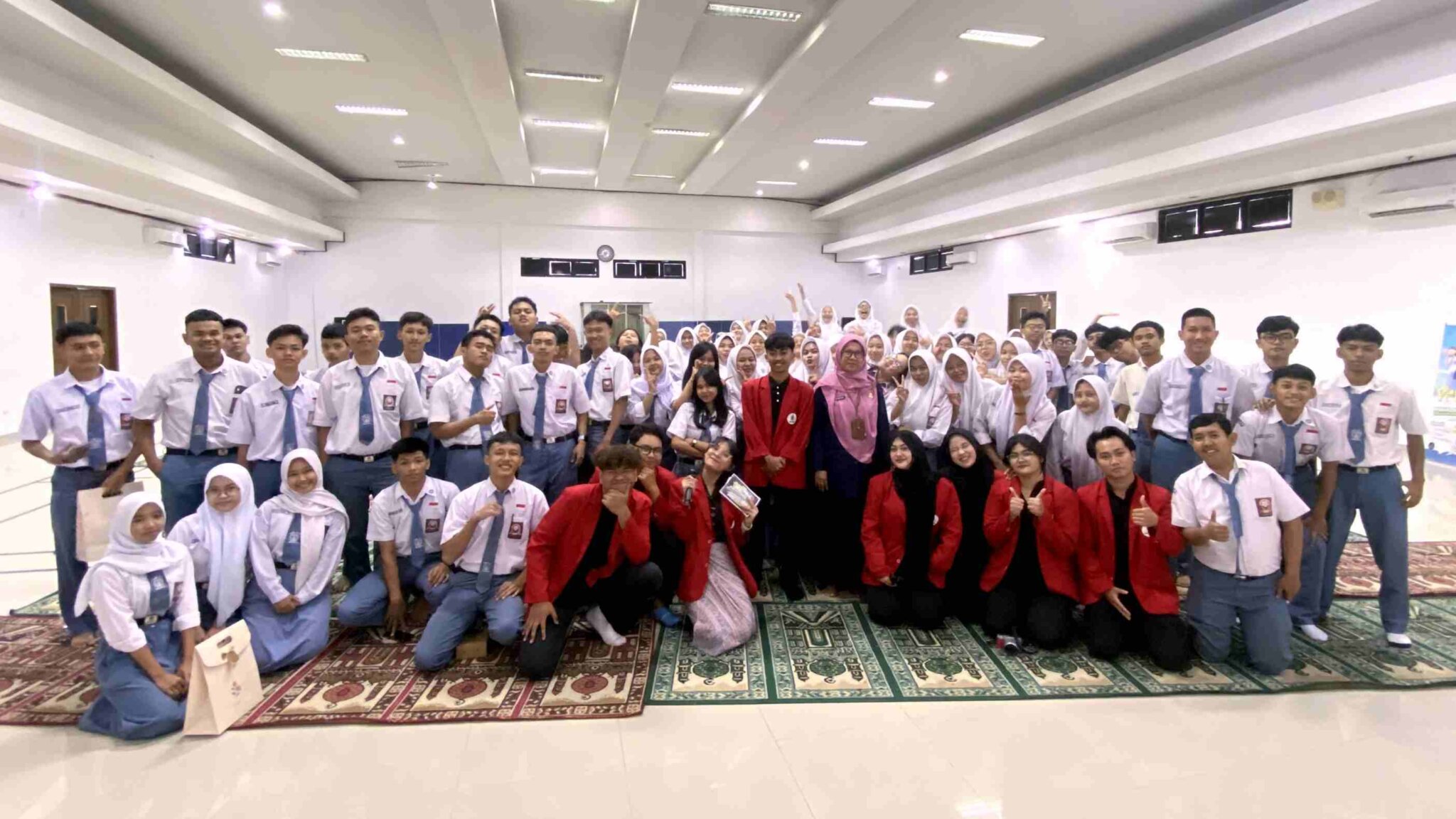 UMB Gelar Seminar Speakarya: Tingkatkan Kompetensi Komunikasi Siswa SMK ...