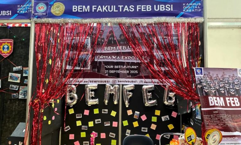 Our Best Future! BEM FEB UBSI Hadirkan Booth Inspiratif di SEMOT 2025