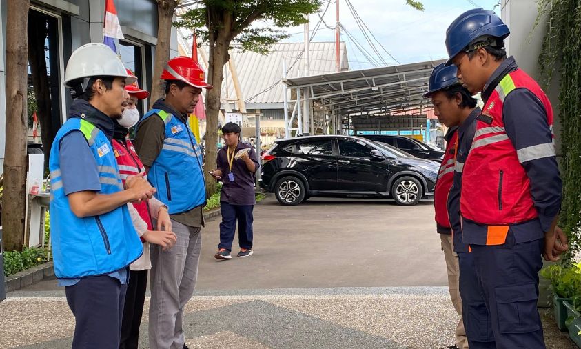 PLN Icon Plus Regional Jakarta dan Banten Rapikan Kabel Fiber Optik ...