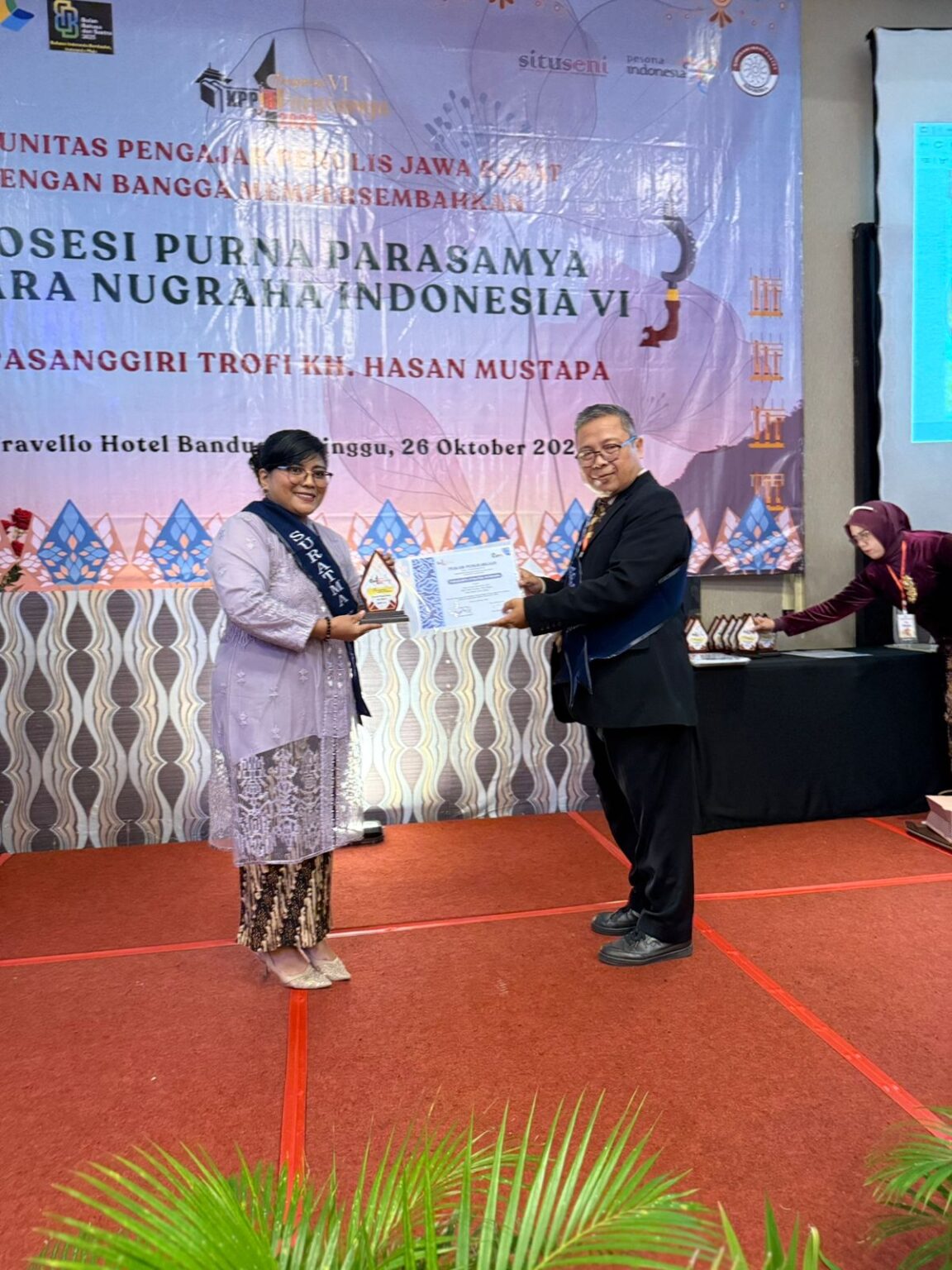 Guru SMP BPK PENABUR Bogor Raih Anugerah Parasamya Aksara Nugraha 2025