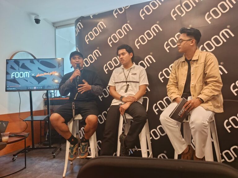 Kolaborasi FOOM x Never Too Lavish Resmi Dirilis, Tampilkan Desain Ikonik